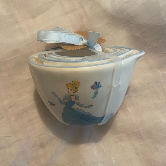 Rae Dunn | Kitchen | Rae Dunn Cinderella Measuring Cups New Rae Dunn ...